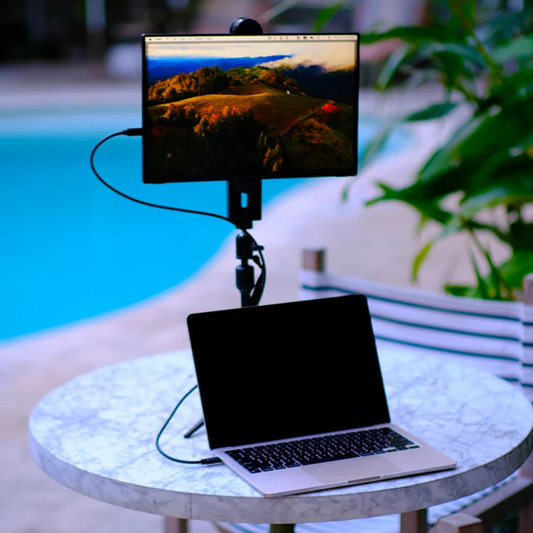 Explorer Q Travel Workstation